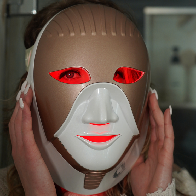 7 LED LIGHT THERAPY MASKS THAT WILL NOT SUPRISE YOUR DERMATOLOGIST ...